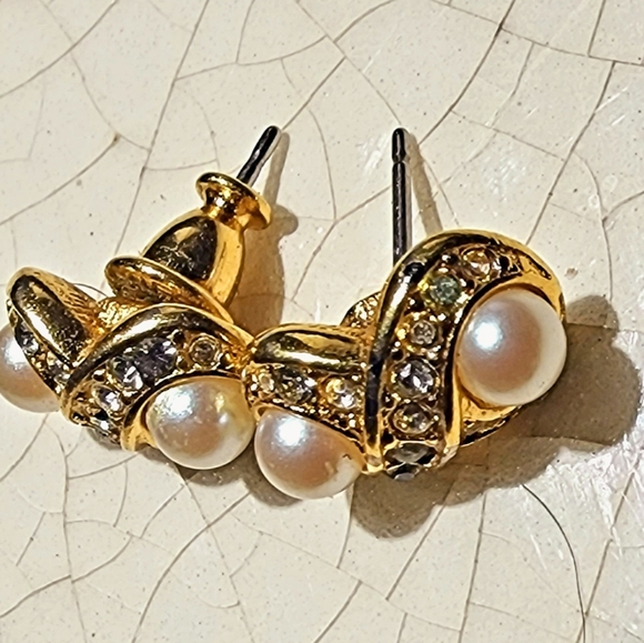 Monet | Jewelry | Infinity With Pearl And Gold Rhinestone Bezel Monet ...